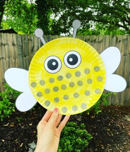 Bee Craft for Kids! (with free cutouts) ⋆ The Hollydog Blog