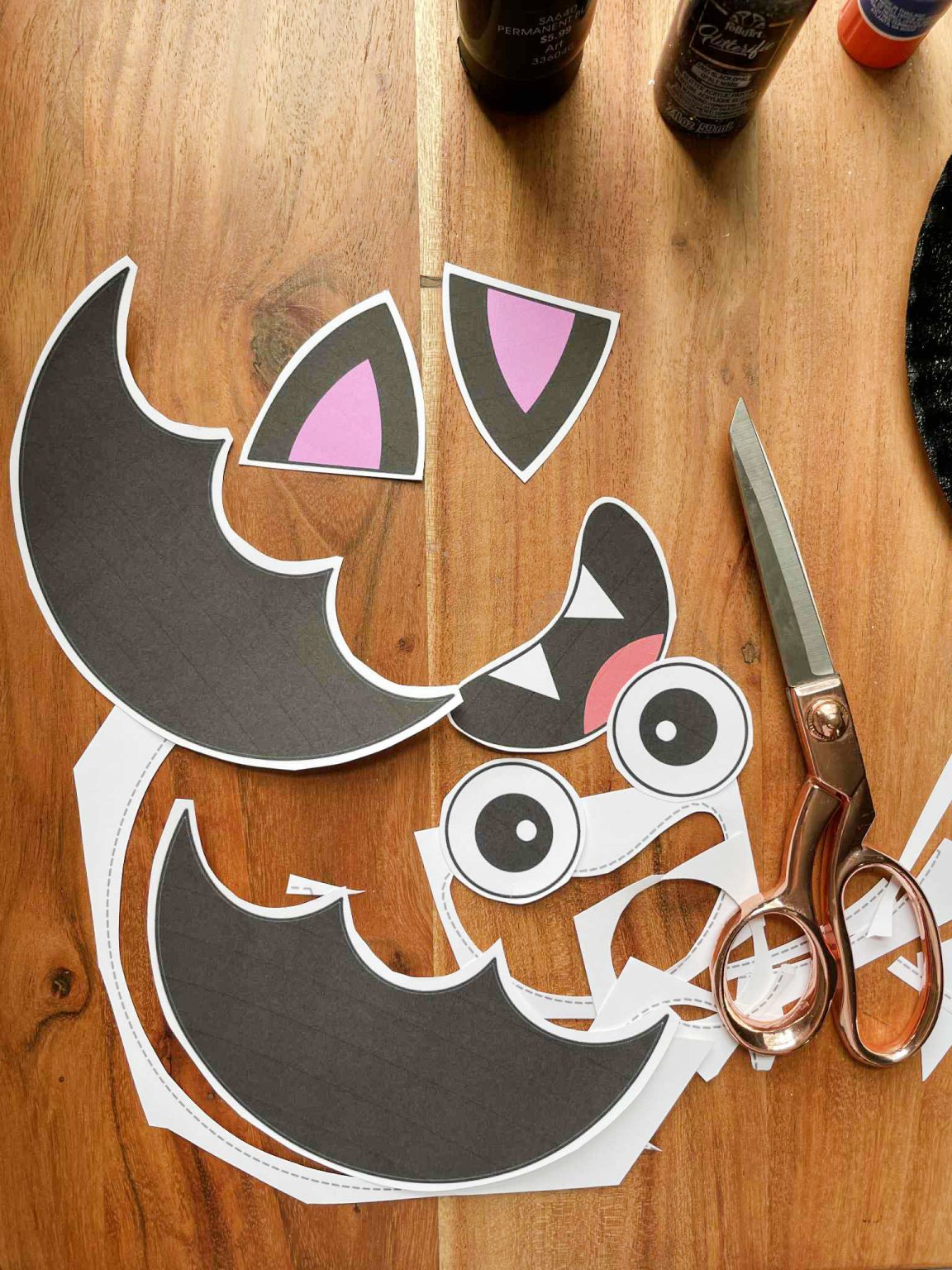 Bat Craft for Preschool! (with free cutouts) ⋆ The Hollydog Blog