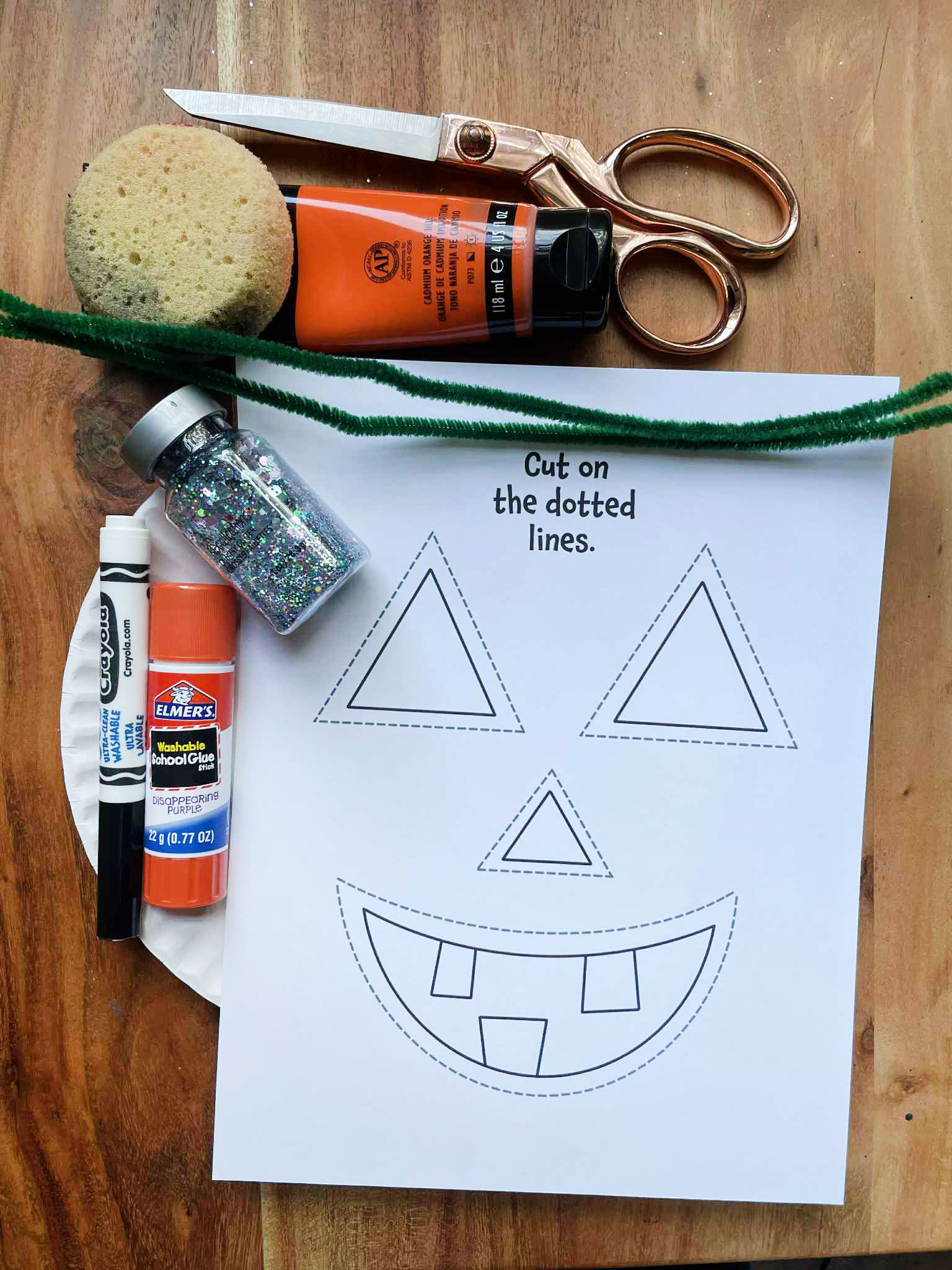 Pumpkin Craft for Preschool (with free cutouts!) ⋆ The Hollydog Blog
