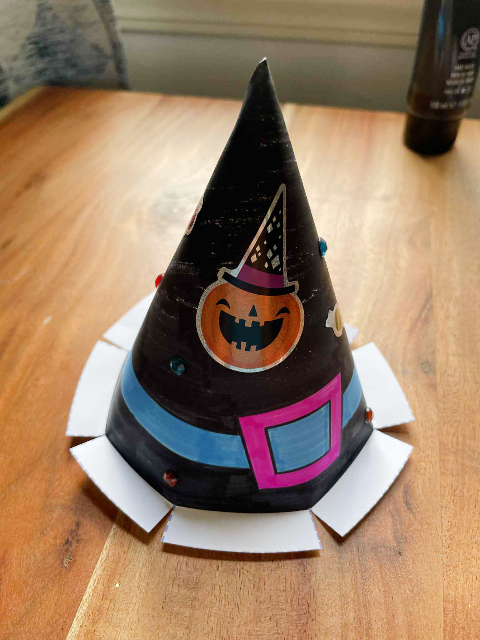 Magical Witch's Hat Craft for Kids! (with free cutouts) ⋆ The Hollydog Blog