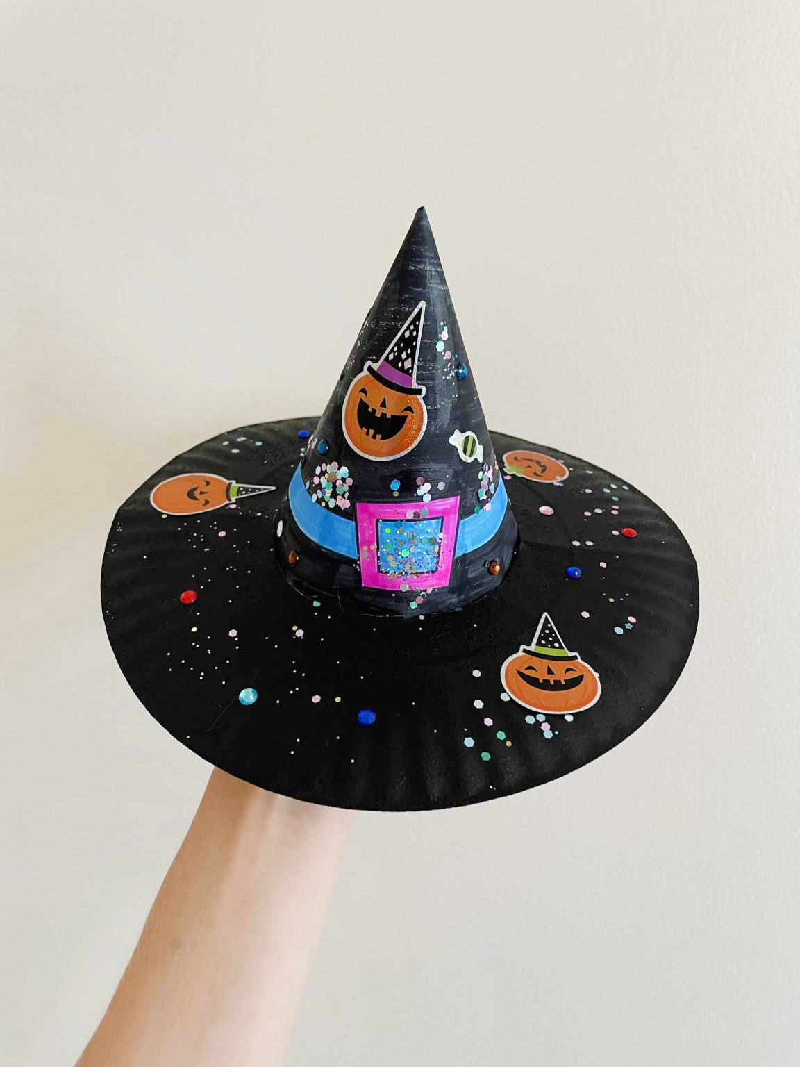 Magical Witch's Hat Craft for Kids! (with free cutouts) ⋆ The Hollydog Blog