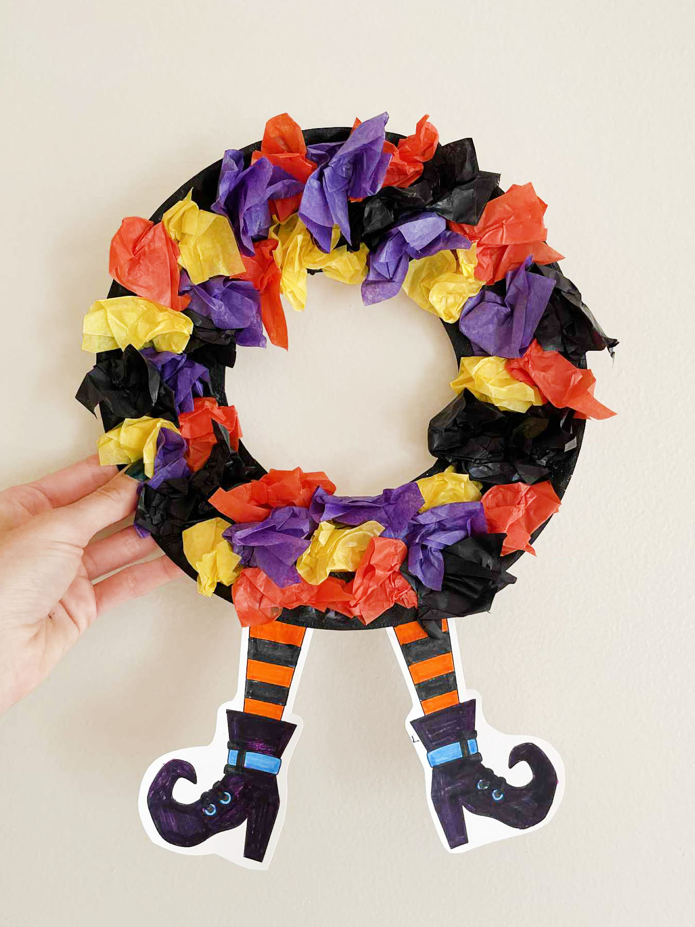 Fun & Easy Halloween Wreath Craft for Kids! ⋆ The Hollydog Blog