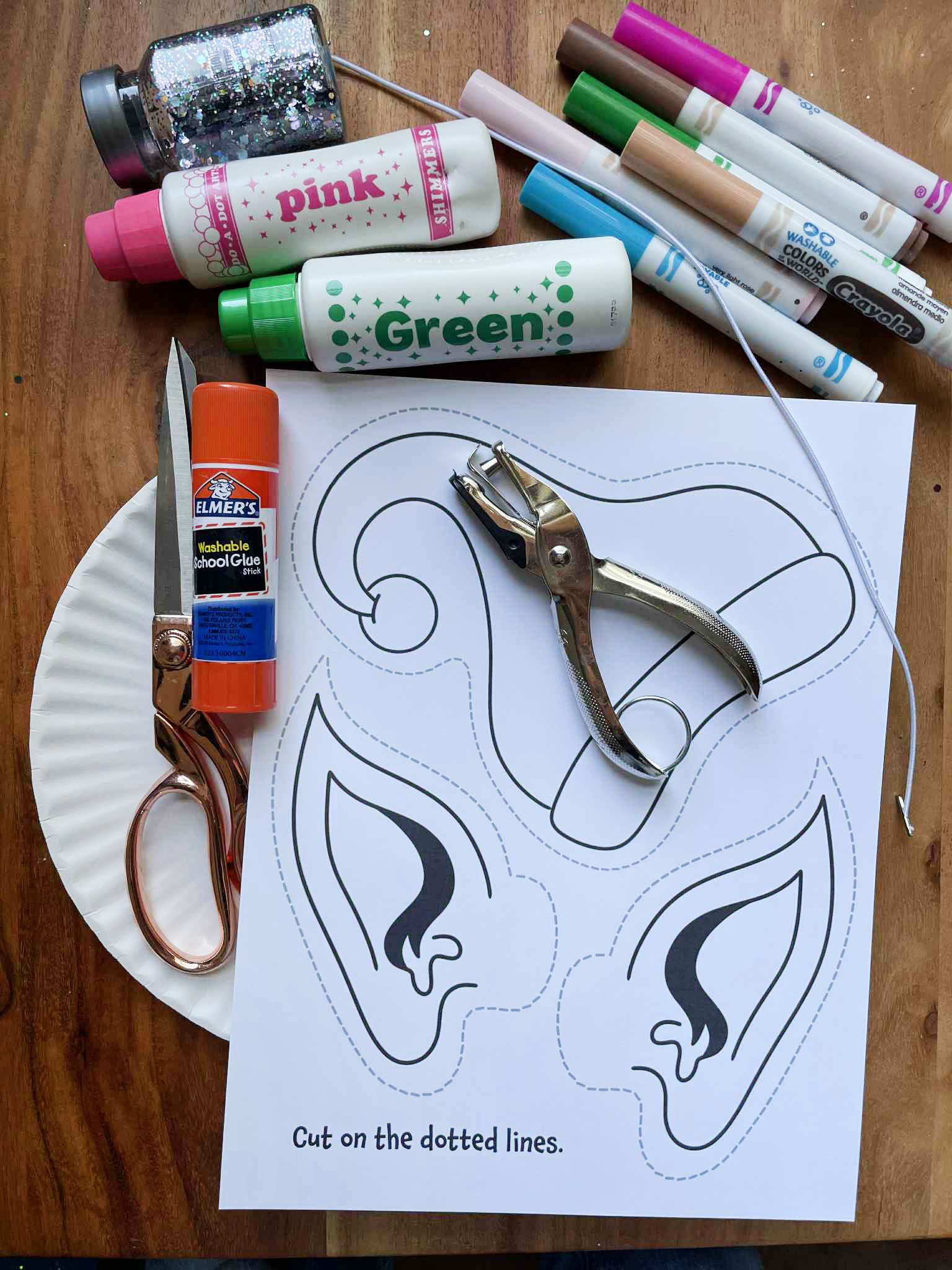 Free Paper Plate Elf Mask Craft for Preschool! ⋆ The Hollydog Blog